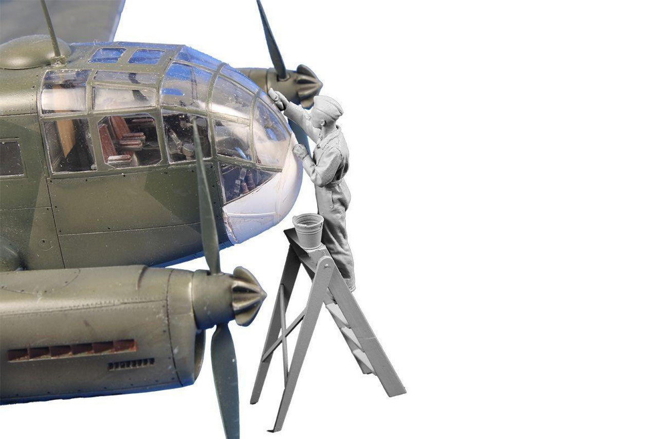 CMK 1/48 Siebel Si 204/Aero C-3 Airman (cleaning canopy glazing) Resin ...